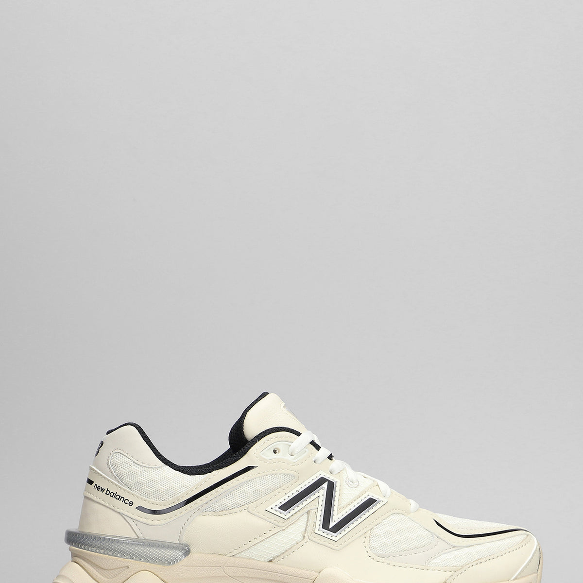 9060 Sneakers in beige leather and fabric – Deliberti