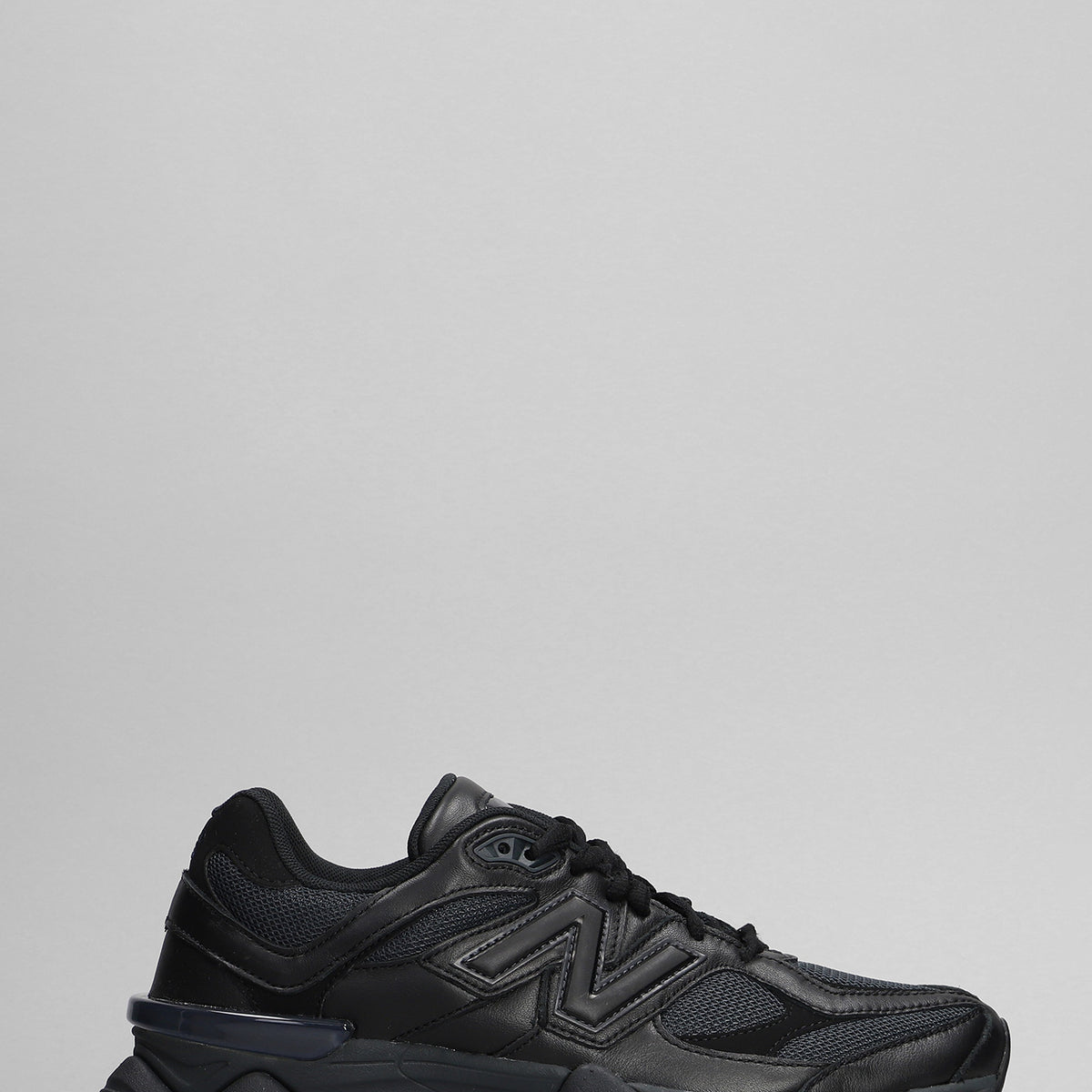9060 Sneakers in black leather and fabric – Deliberti
