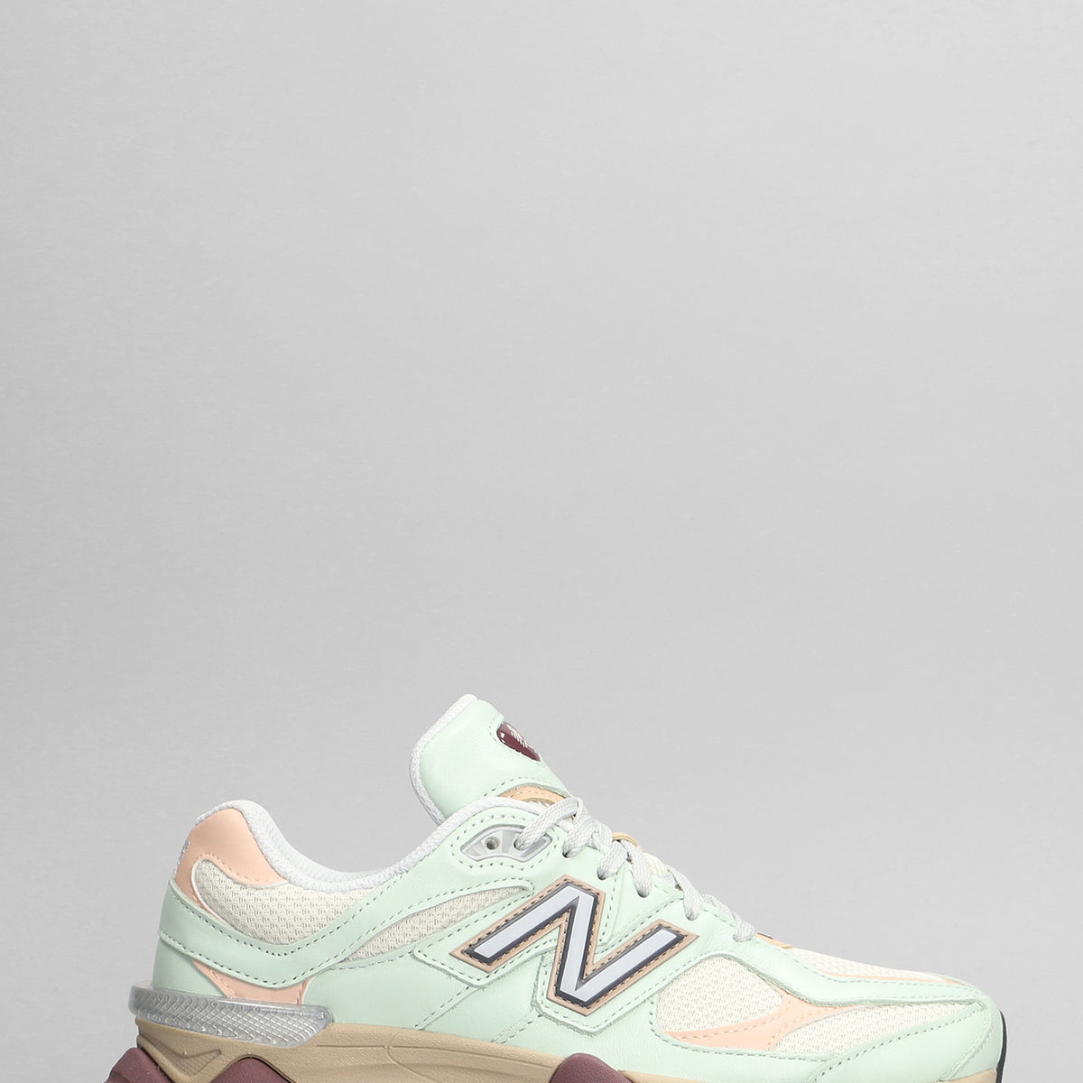 9060 Sneakers in green leather and fabric – Deliberti